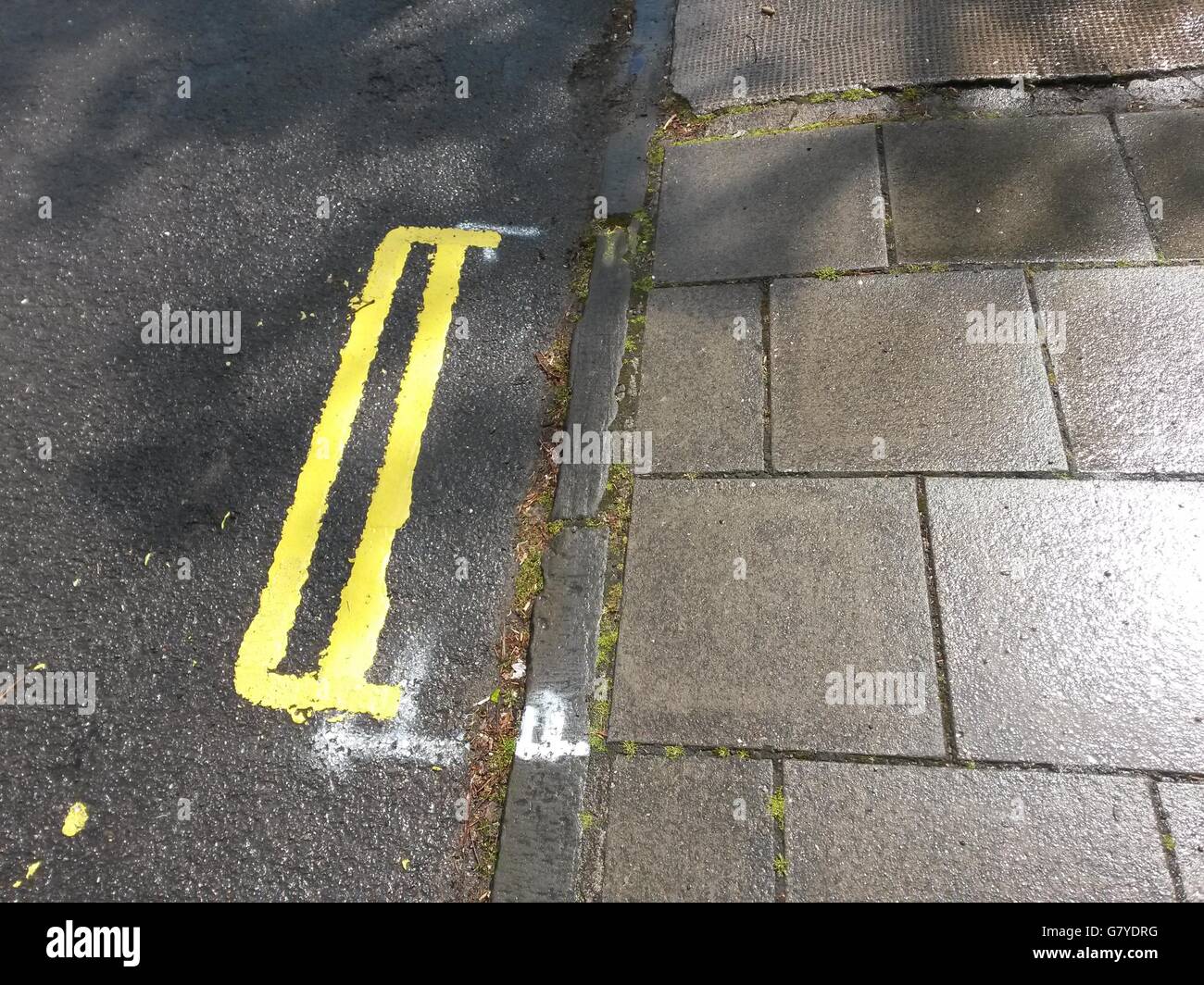 Painting Yellow Lines Road High Resolution Stock Photography and Images ...