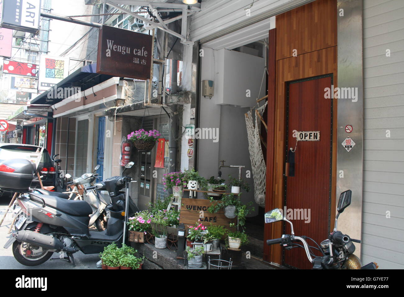 Wengu hi-res stock photography and images - Alamy