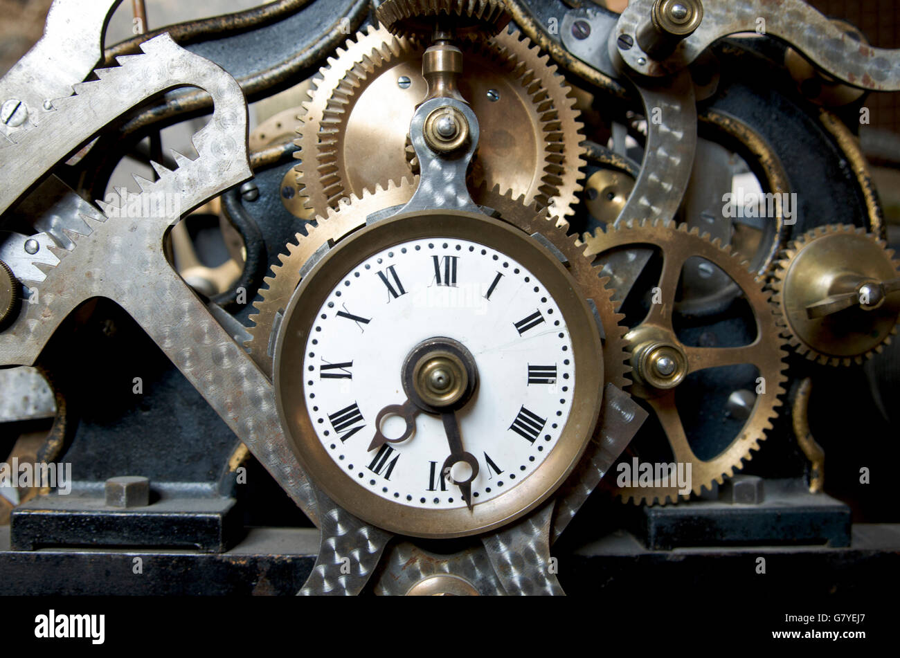 Antique clock hi-res stock photography and images - Alamy
