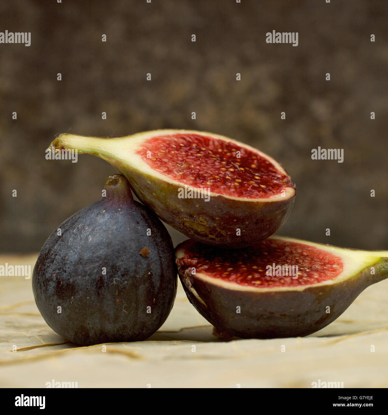 Figs cut in halves hi-res stock photography and images - Alamy