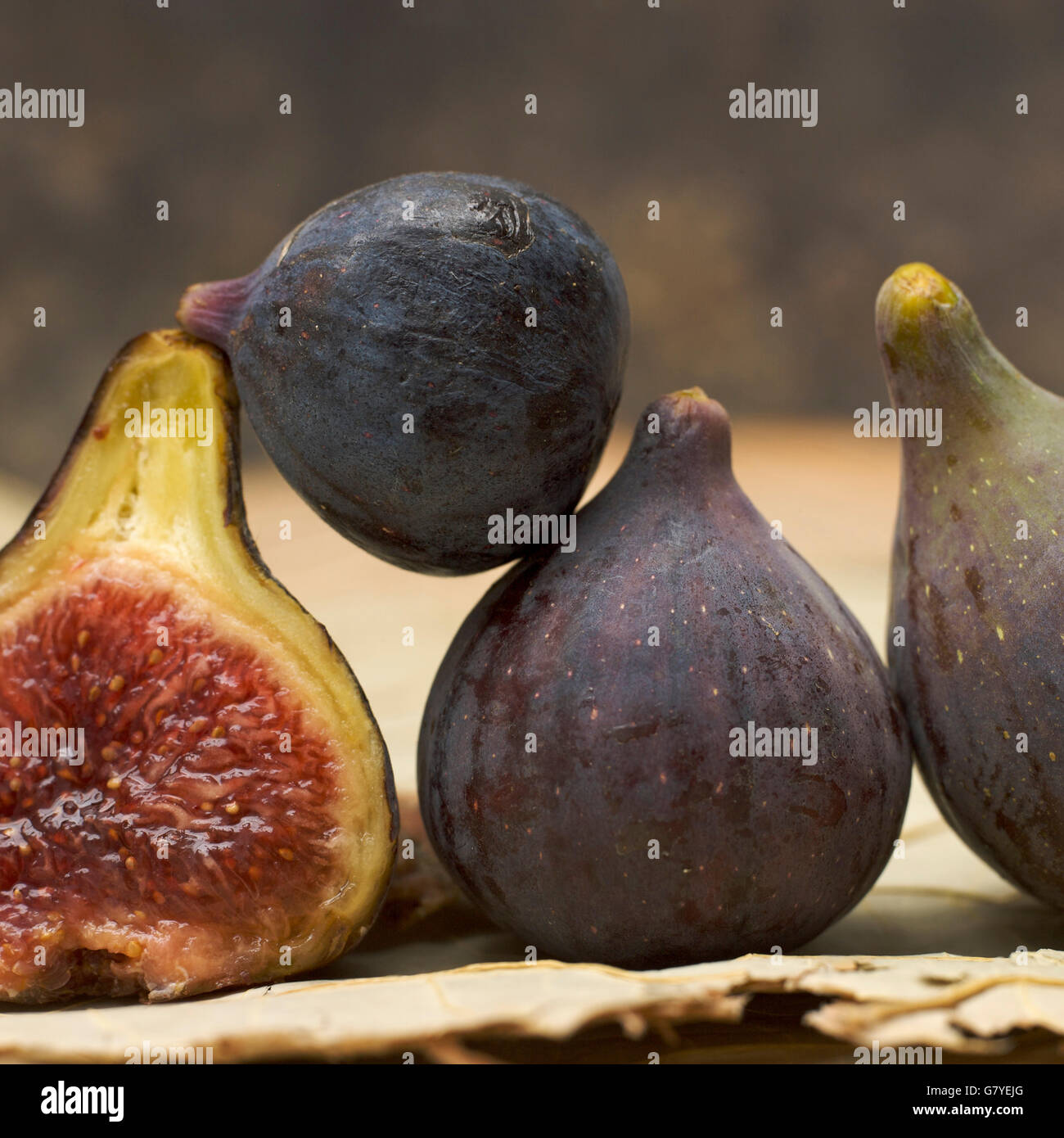 Figs halves hi-res stock photography and images - Alamy