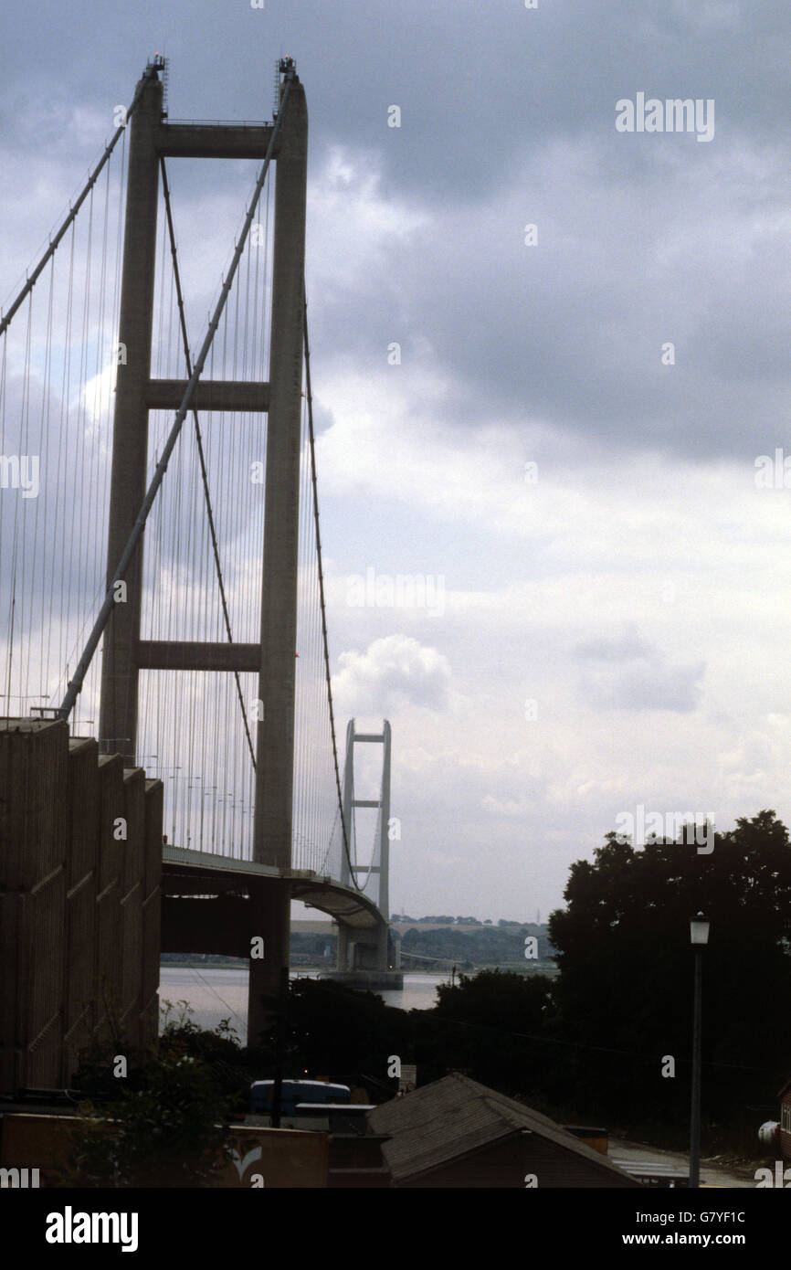 Buildings and Landmarks - Humber Bridge - Hull Stock Photo - Alamy