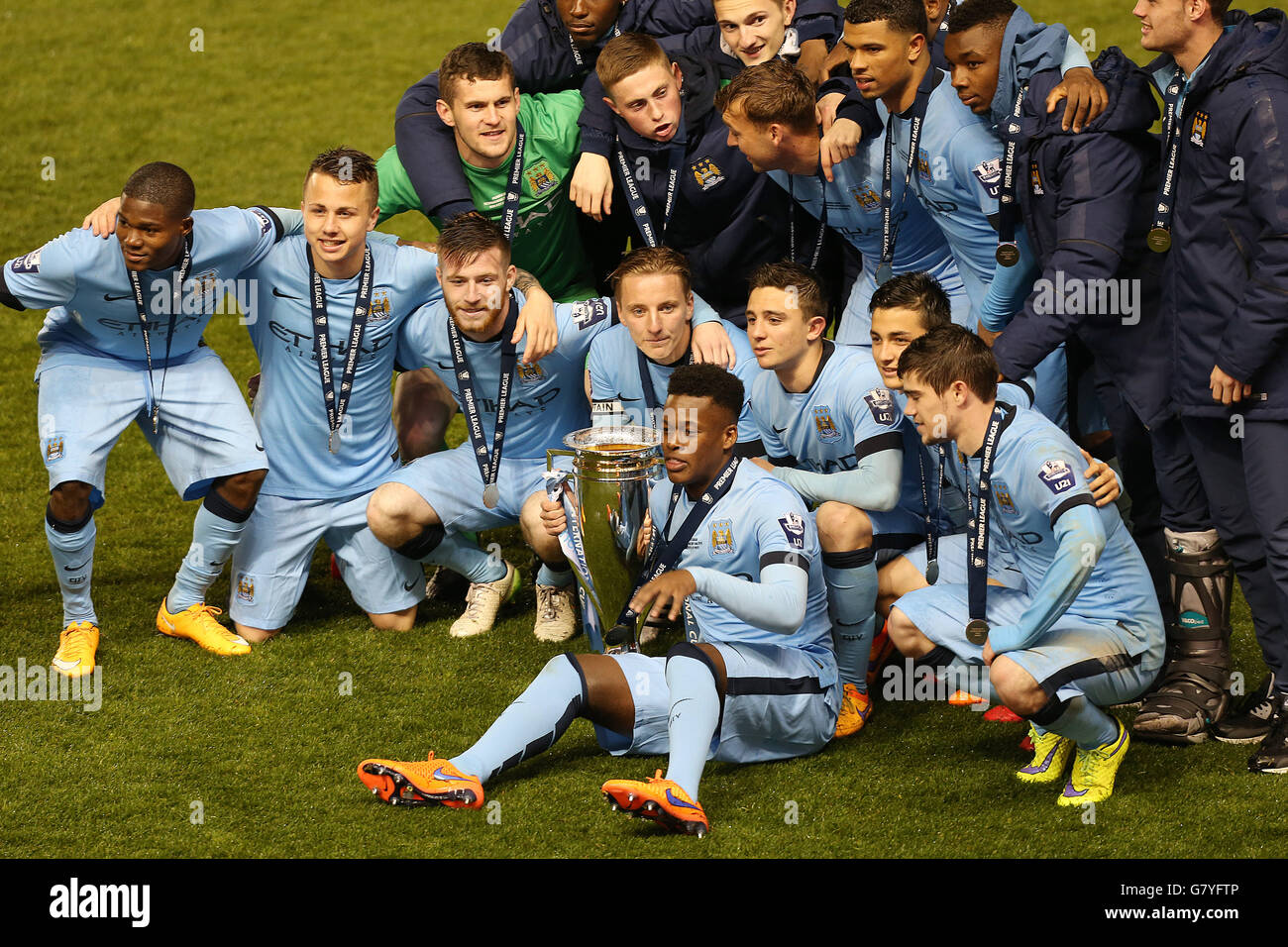 Manchester City's players celebrate winning the Premier League ...