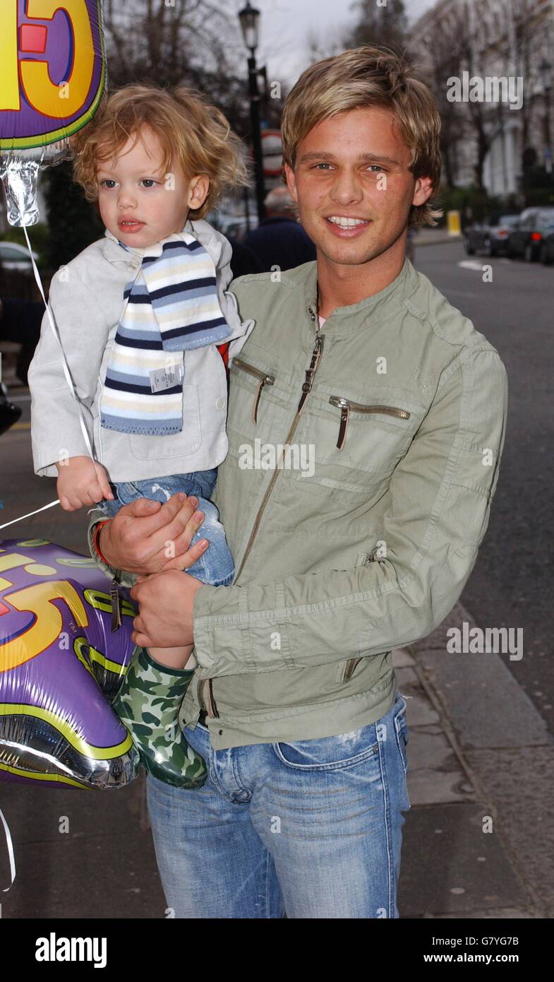 Hi 5 space magic launch hi-res stock photography and images - Alamy