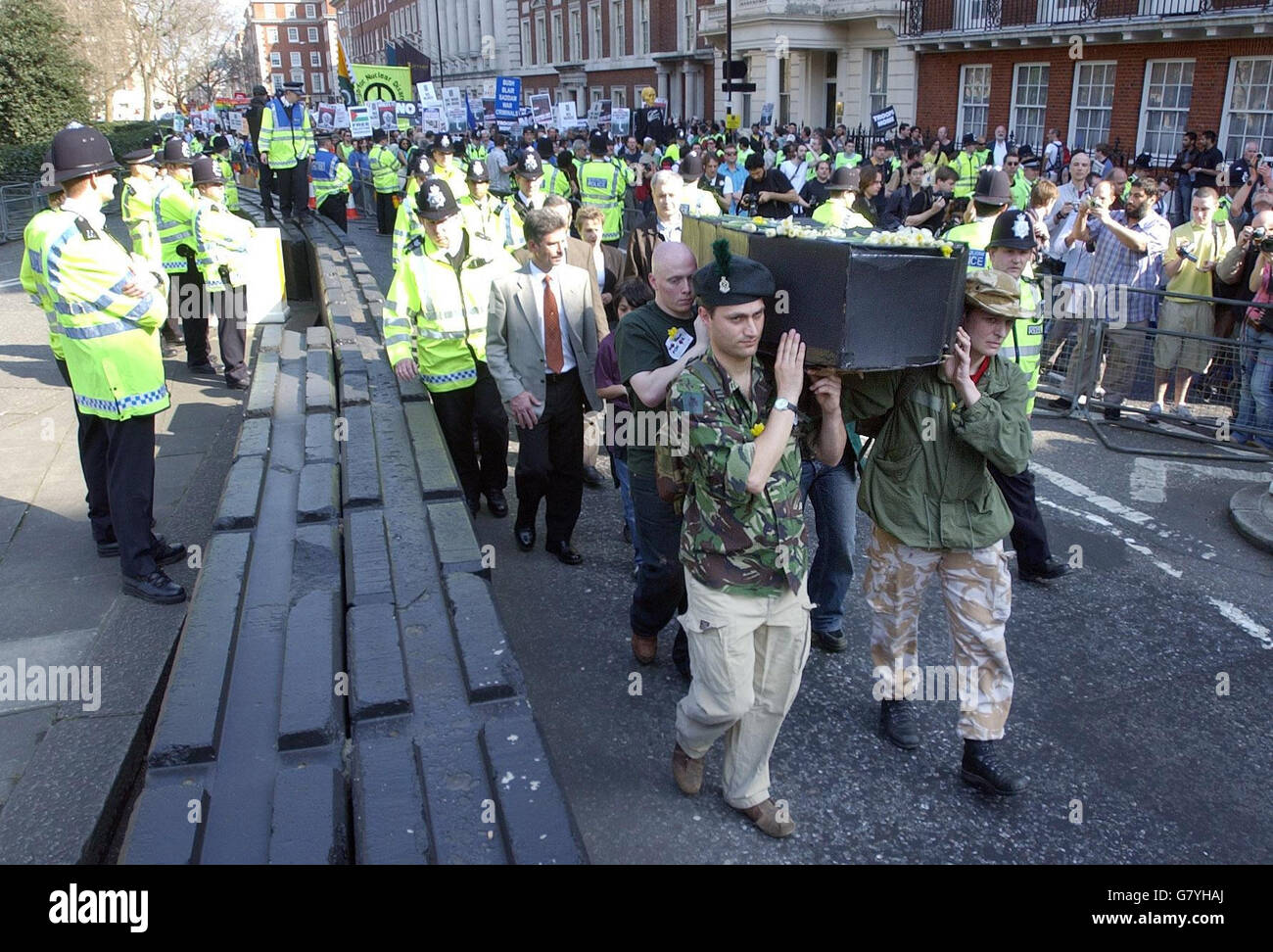 A 'coffin' is borne through Grosvenor Square, to the US Embassy by anti ...