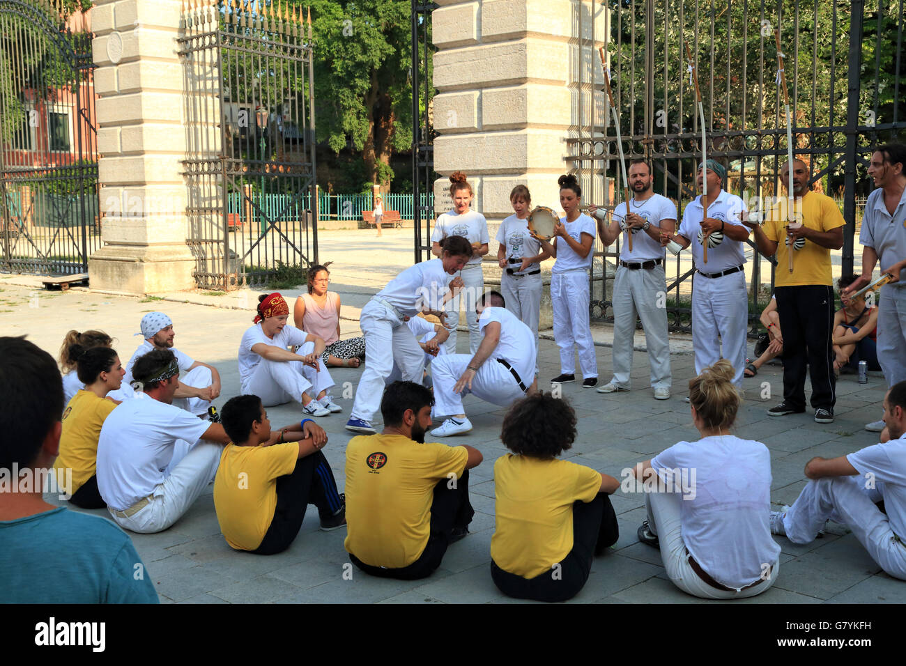 Capoeira dance hi-res stock photography and images - Alamy