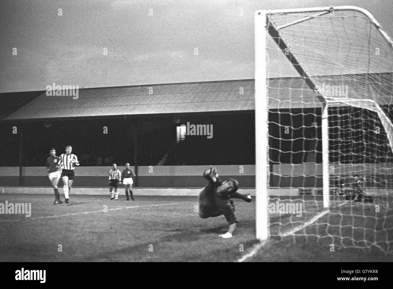 Millwall goalkeeper lawrie leslie doves across the net Black and White ...