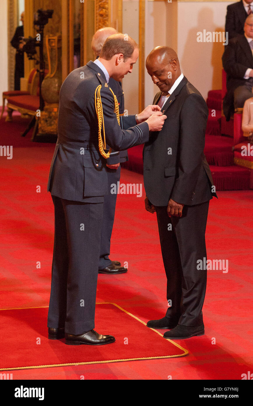 Is made obe duke cambridge investiture ceremony buckingham palace hi ...