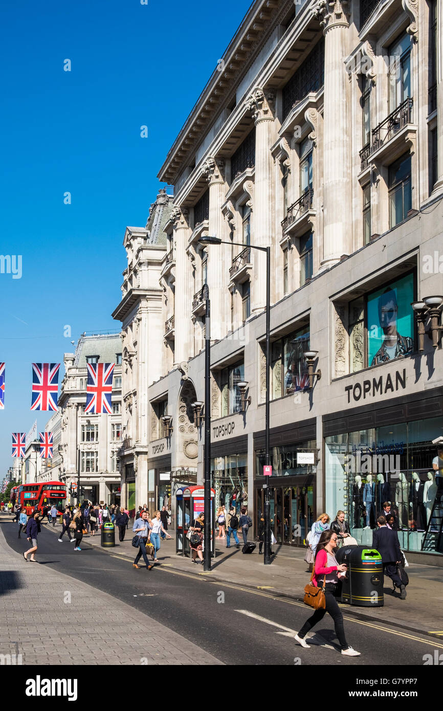 Oxford street shopping man hi-res stock photography and images - Alamy