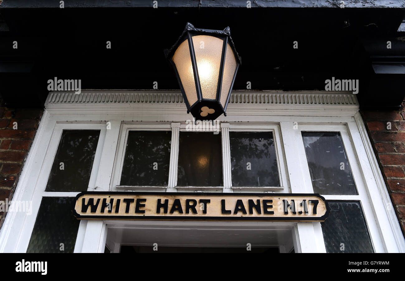 White hart lane sign hi-res stock photography and images - Alamy
