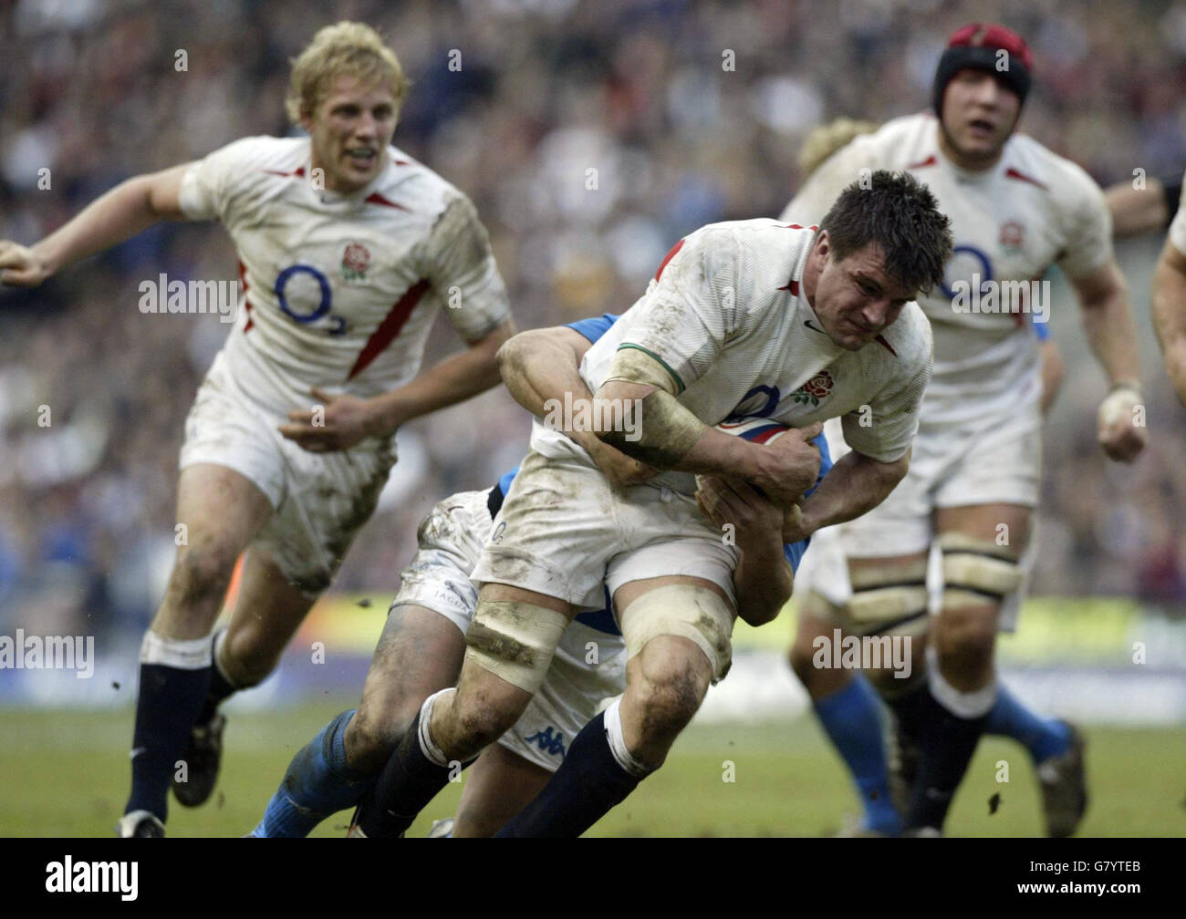 England's new captain Martin Corry (C) runs at the defence Stock Photo ...