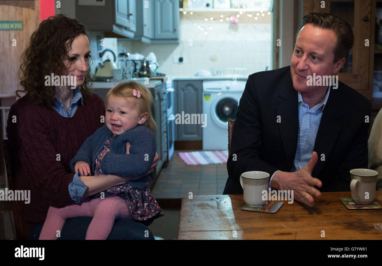 Prime Minister David Cameron meets Kayleigh Jones and her daughter ...