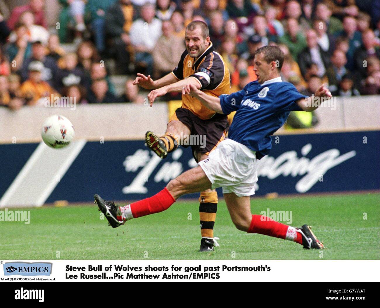 Steve bull of wolverhampton wanderers shoots for goal hi-res stock ...