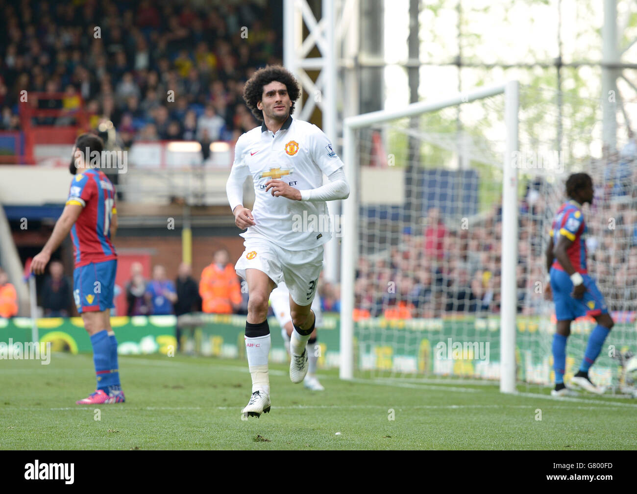 Manchester United's Marouane Fellaini celebrates scoring his side's ...
