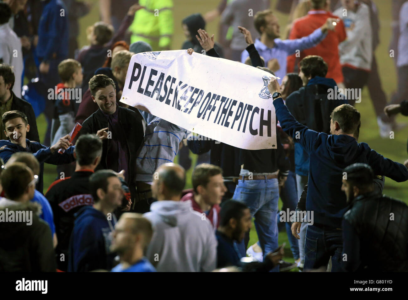 Please keep off the pitch sign hi-res stock photography and images - Alamy