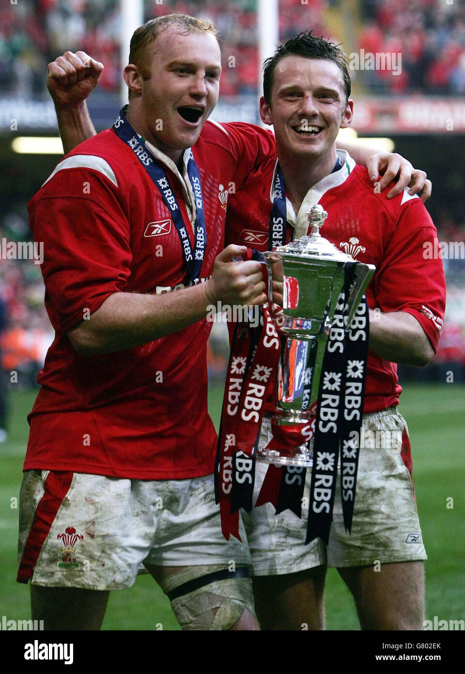 Wales try scorers Kevin Morgan (left) and Martyn Williams hold the RBS ...