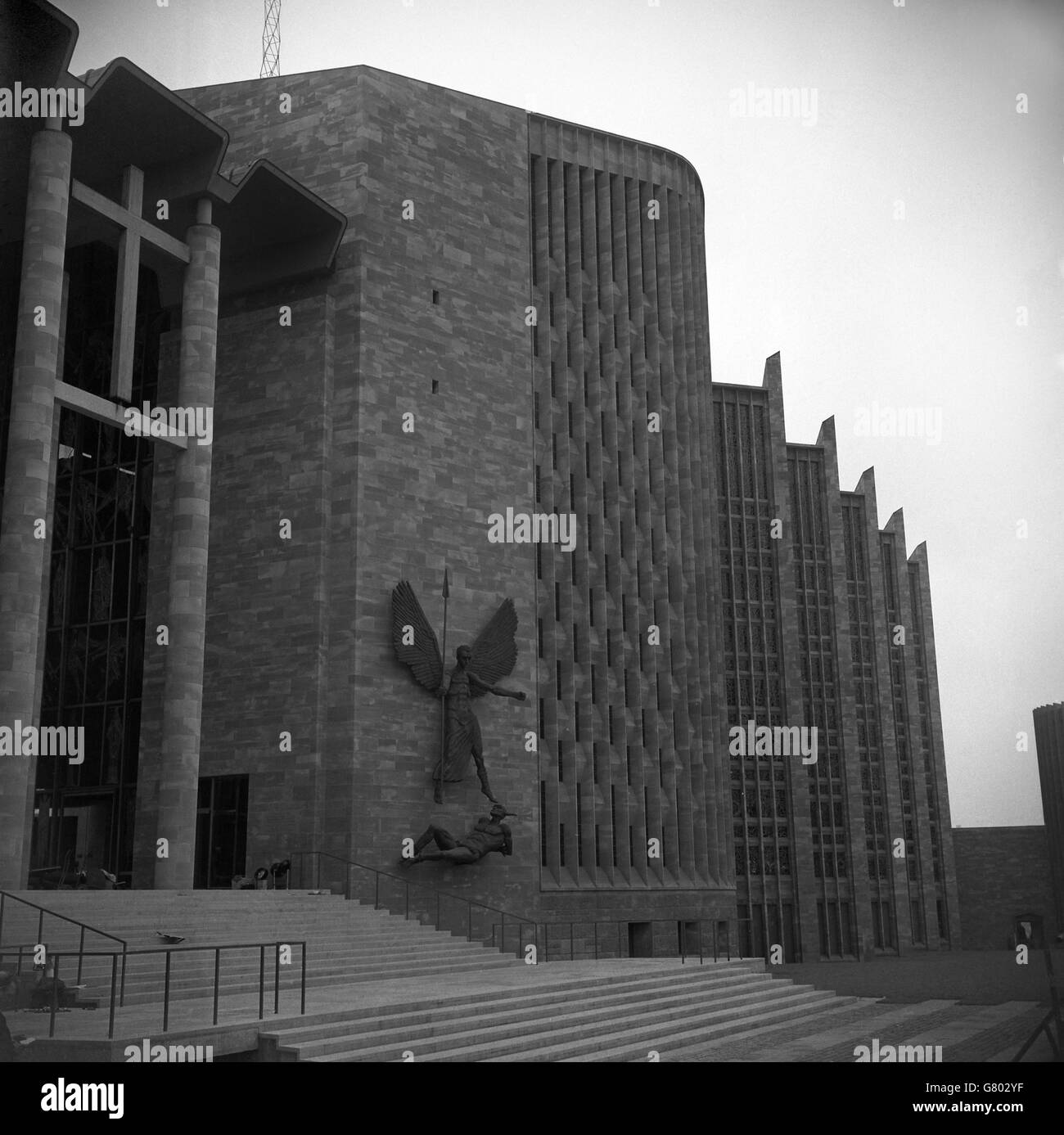 Buildings coventry cathedral hi-res stock photography and images - Alamy