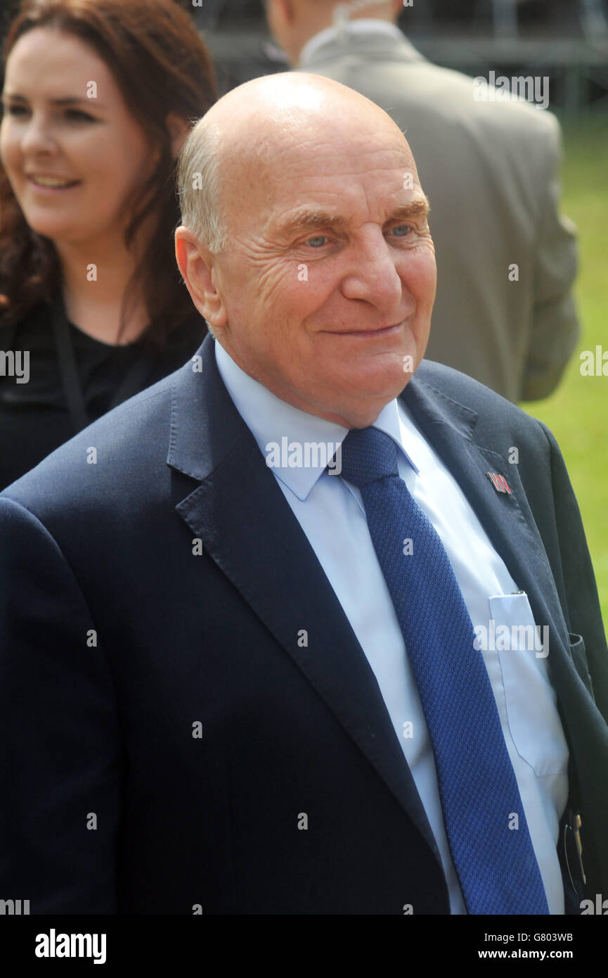 College Green, London, UK, 24 June 2016, Steve Pound opposite the ...