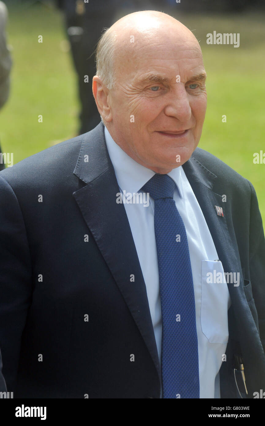 College Green, London, UK, 24 June 2016, Steve Pound opposite the ...