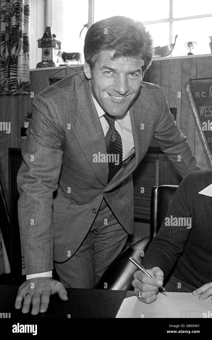 Soccer - Football League Division Two - Ray Stewart Signs For West Ham ...