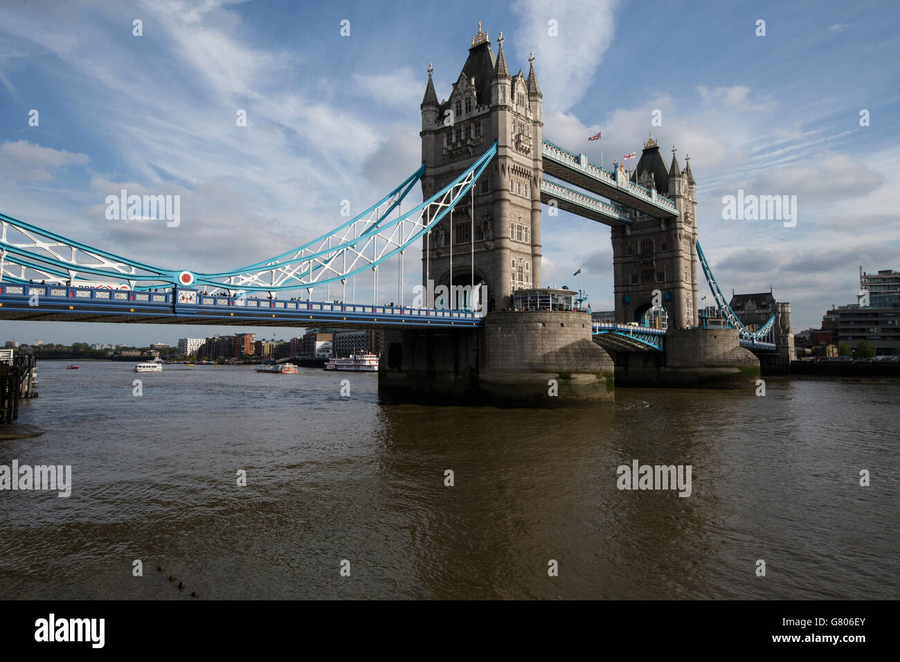 A general view of Tower Bridge, London. A combined bascule and ...