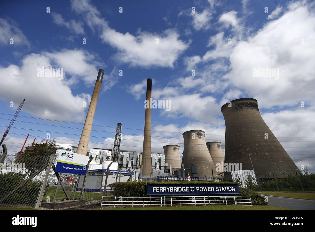 Ferrybridge power station to close Stock Photo - Alamy