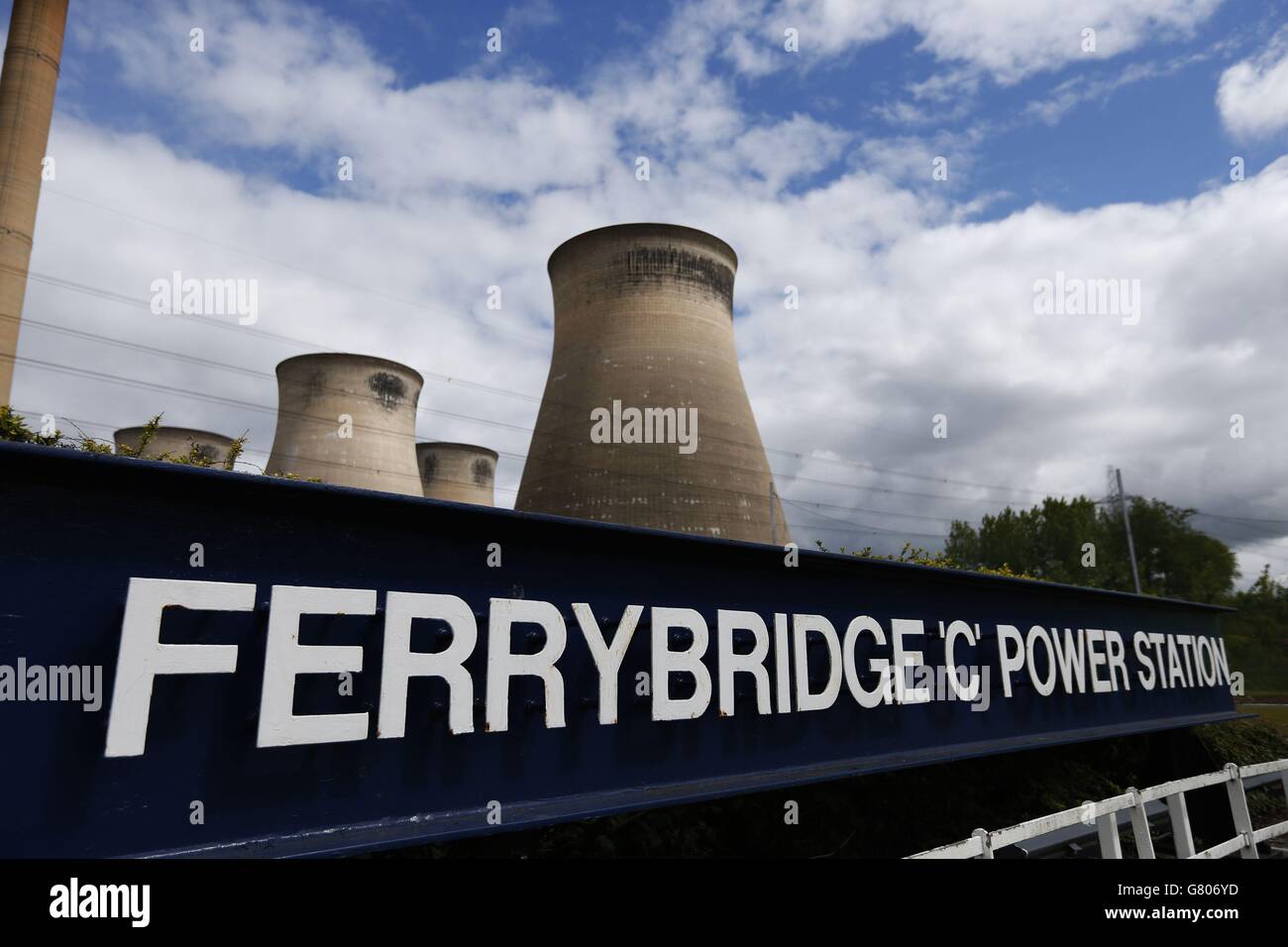 Ferrybridge power station to close Stock Photo - Alamy