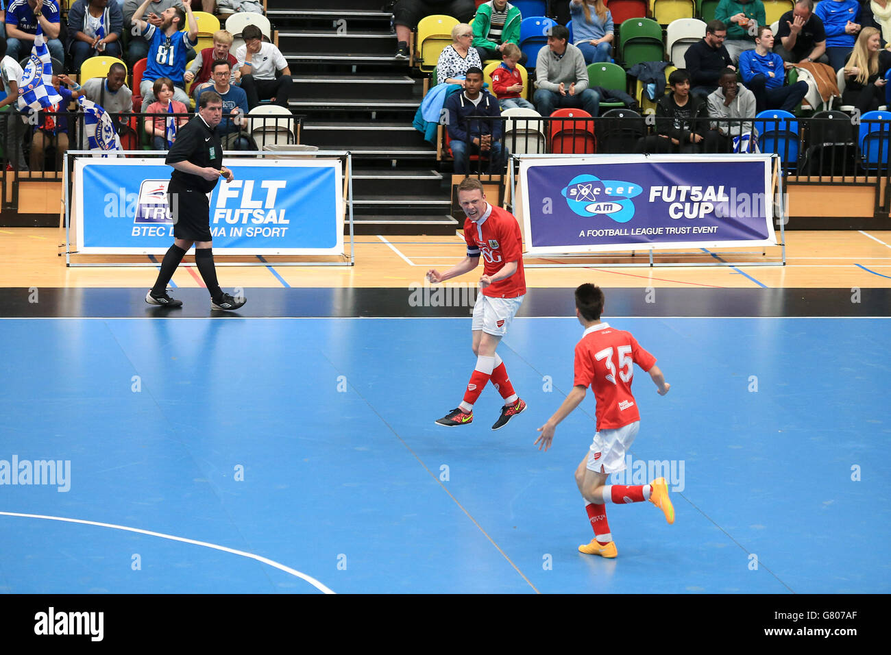 Bristol city football team group hi-res stock photography and images ...