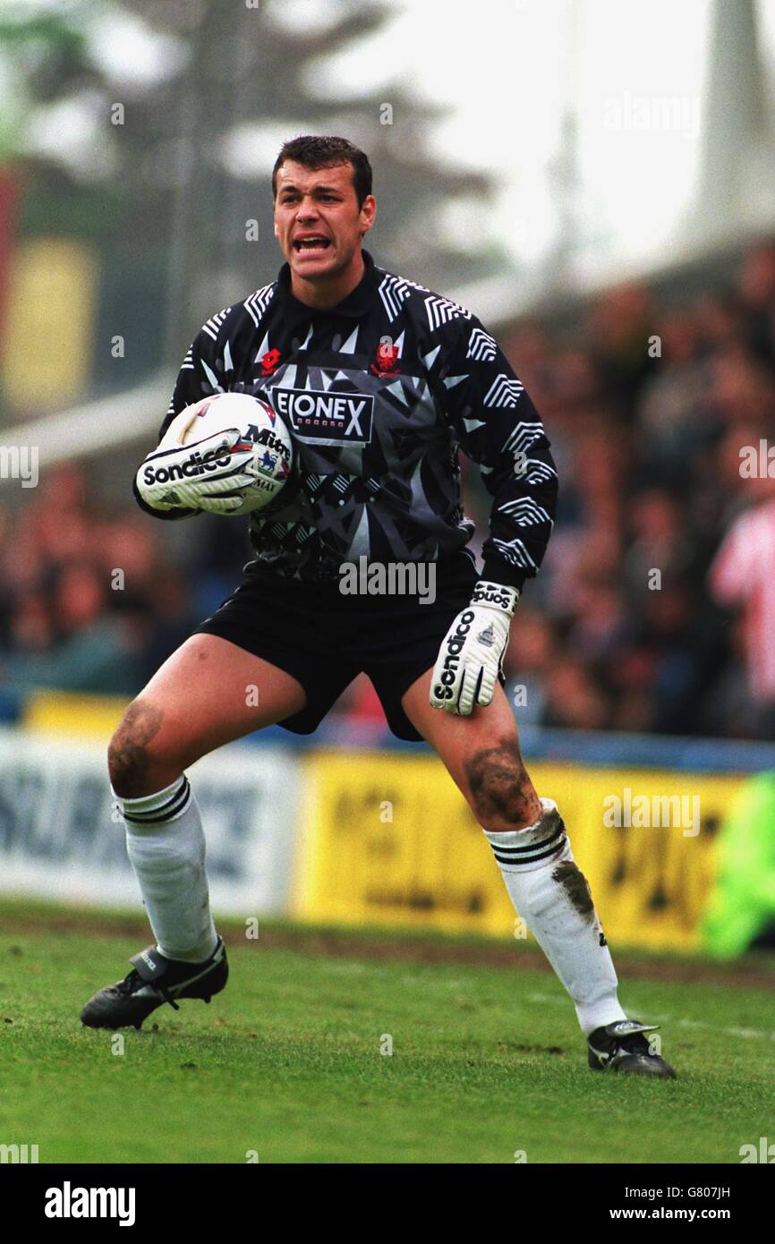 Soccer - Carling Premier League - Wimbledon v Sunderland. Neil Sullivan ...