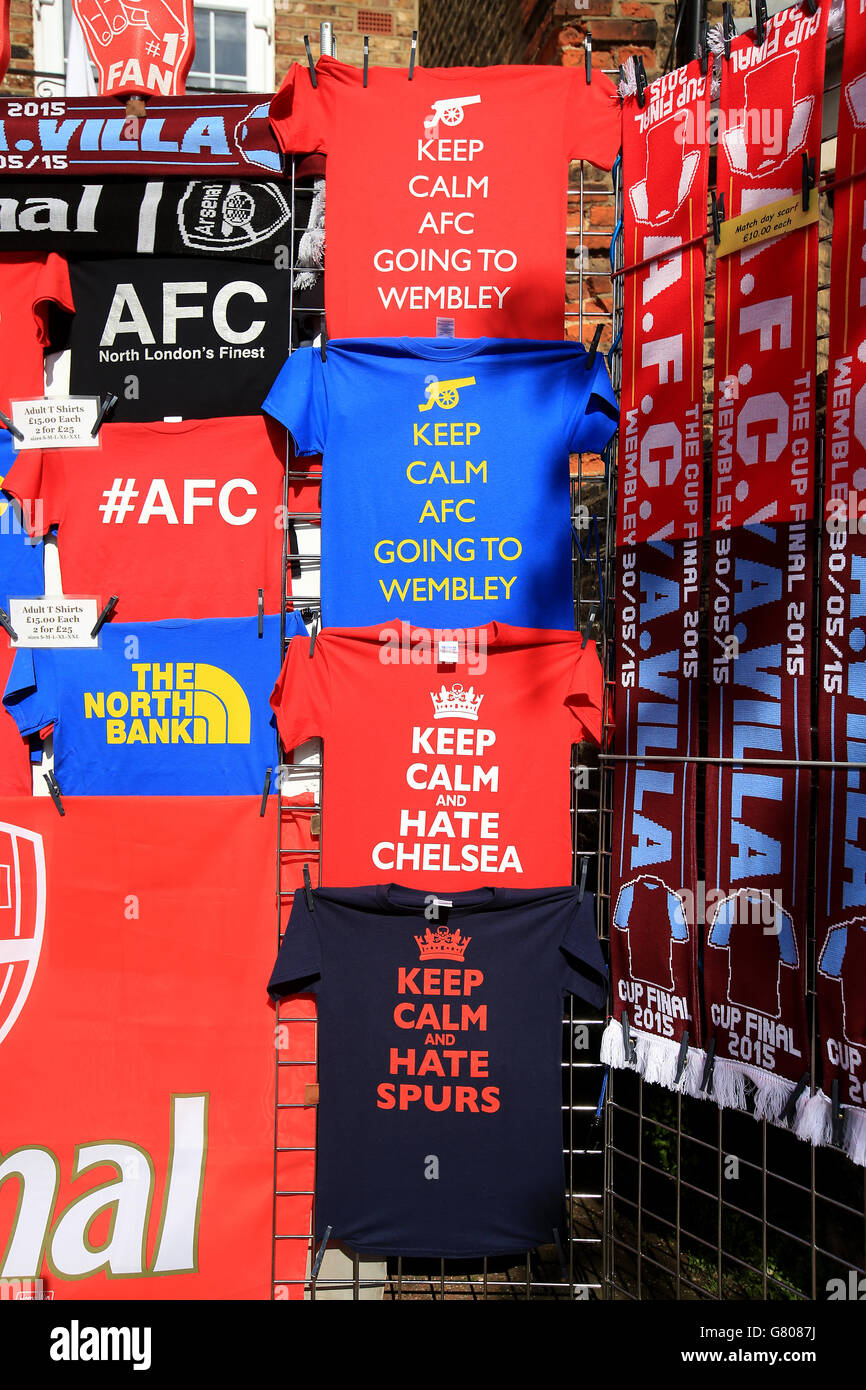 Merchandise stall outside the emirates stadium hi-res stock photography ...