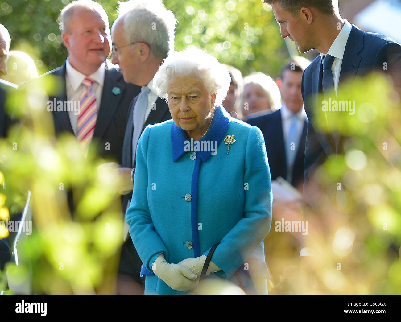 Queen Elizabeth II attends the annual Chelsea Flower show at Royal ...