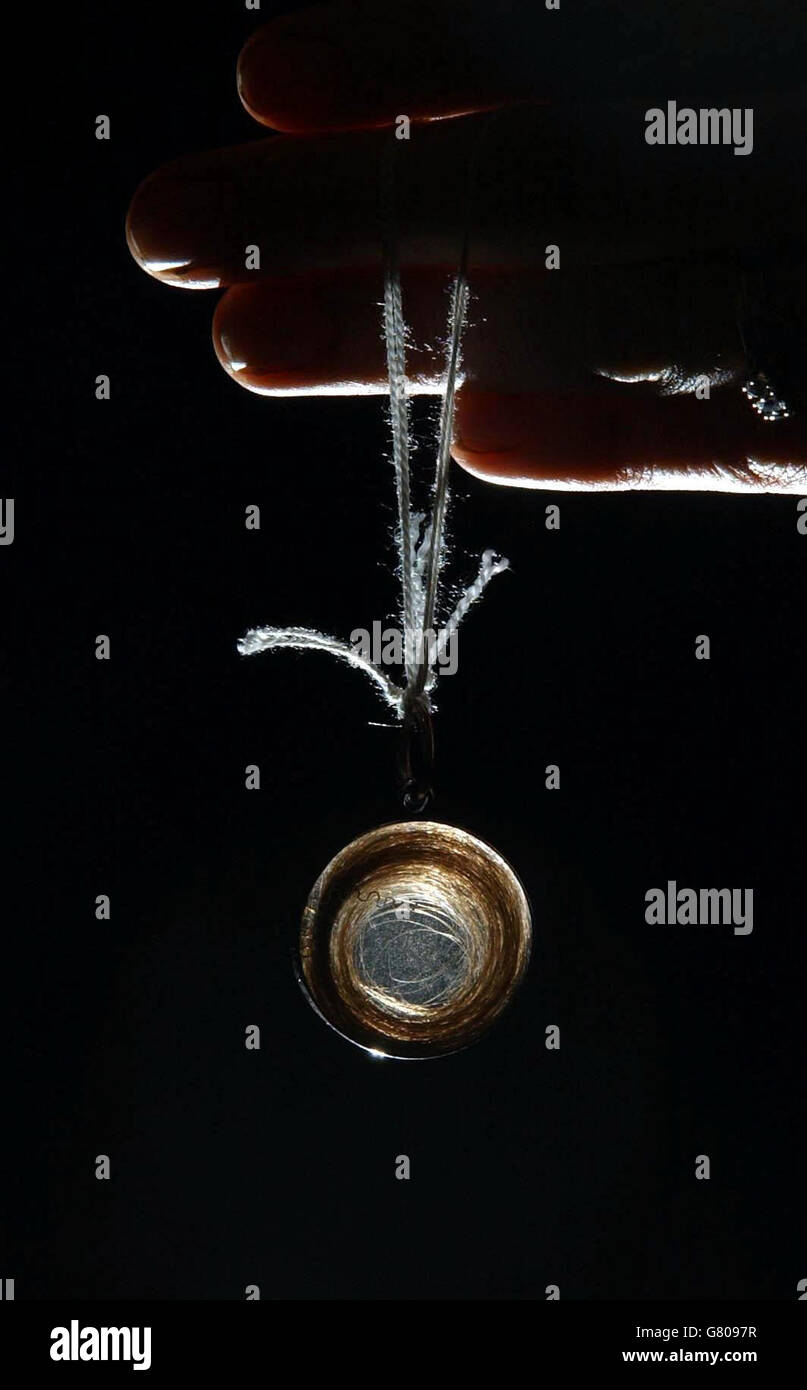 Bonhams auction rooms hi-res stock photography and images - Alamy