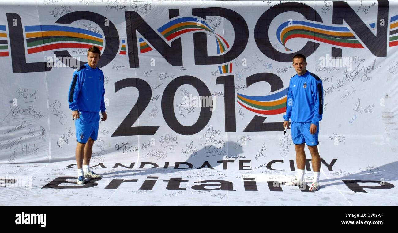 England captain David Beckham (L) and Michael Owen pose with a giant ...