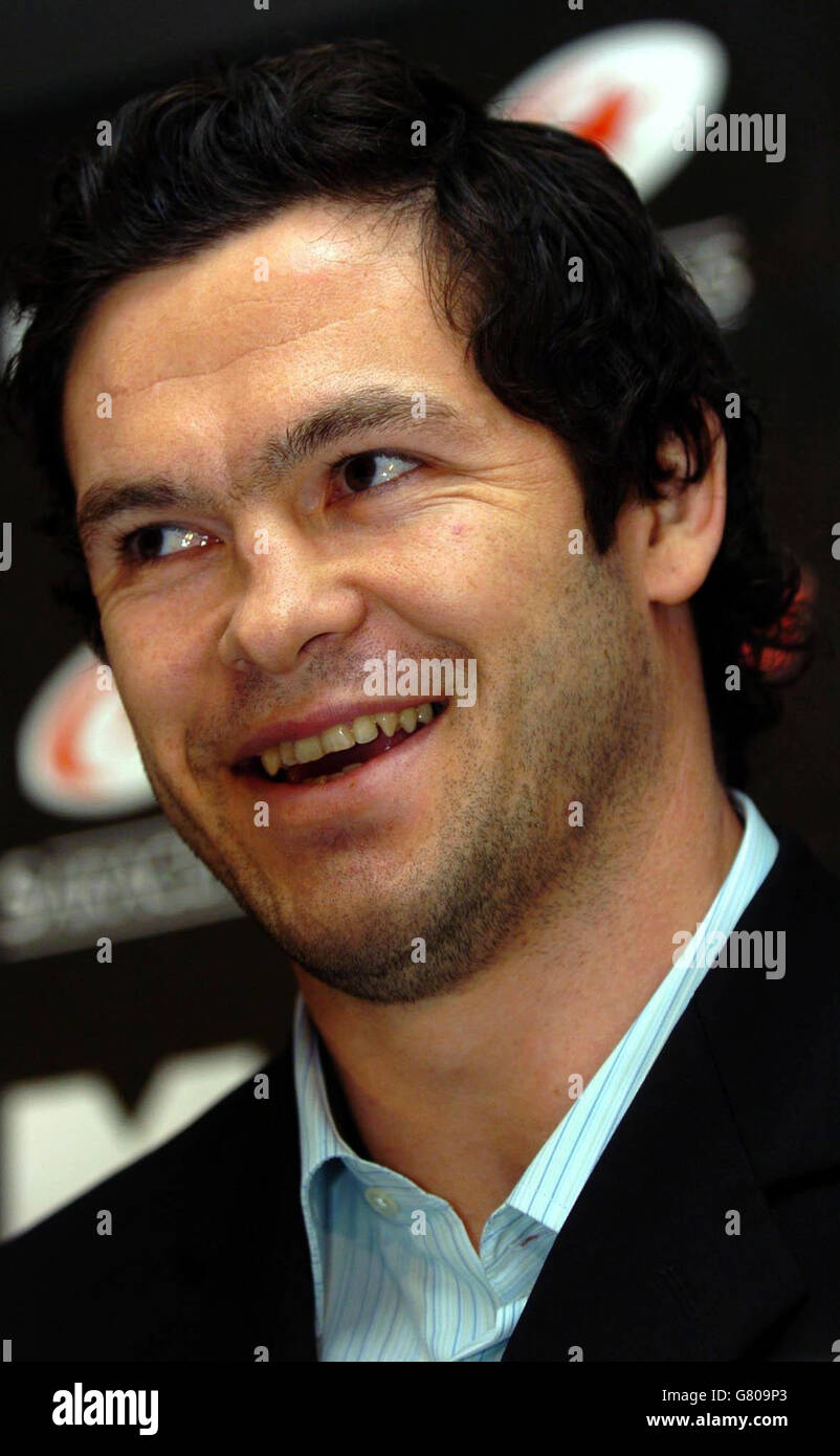 Saracens new signing andrew farrell hi-res stock photography and images ...