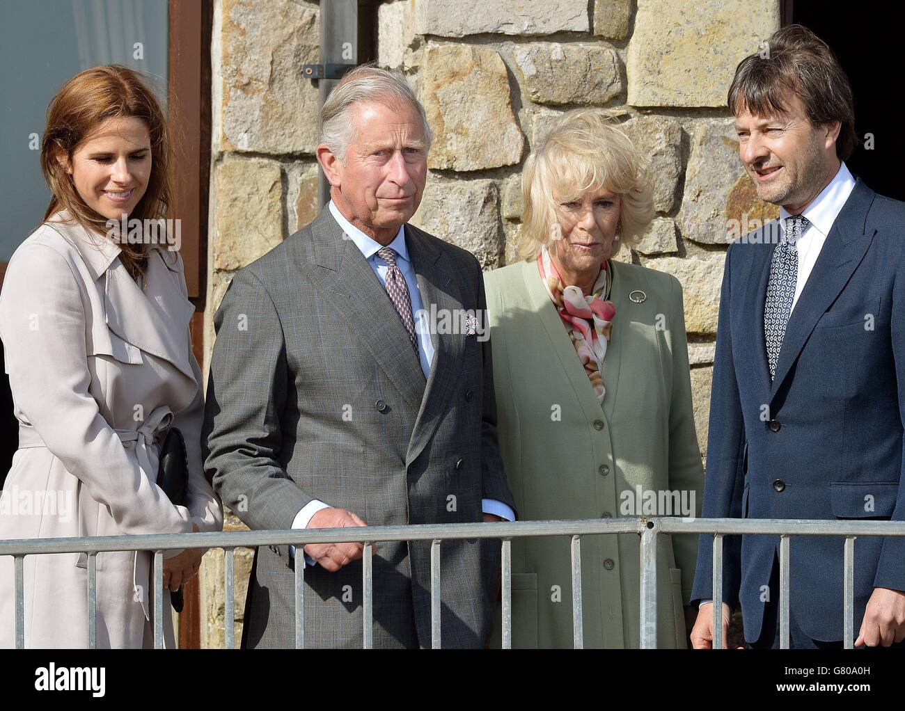 Centre stands timothy knatchbull wife isabella hi-res stock photography ...