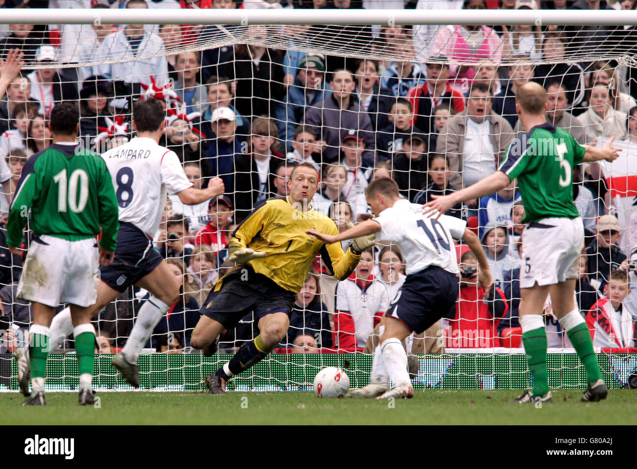 Soccer - FIFA World Cup 2006 Qualifier - Group Six - England v Northern ...