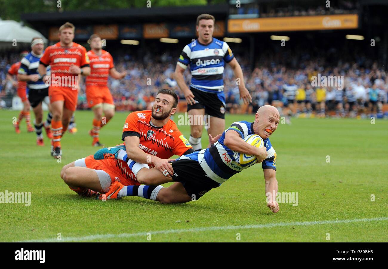 Bath Rugby's Peter Stringer runs in to score a try during the Aviva ...