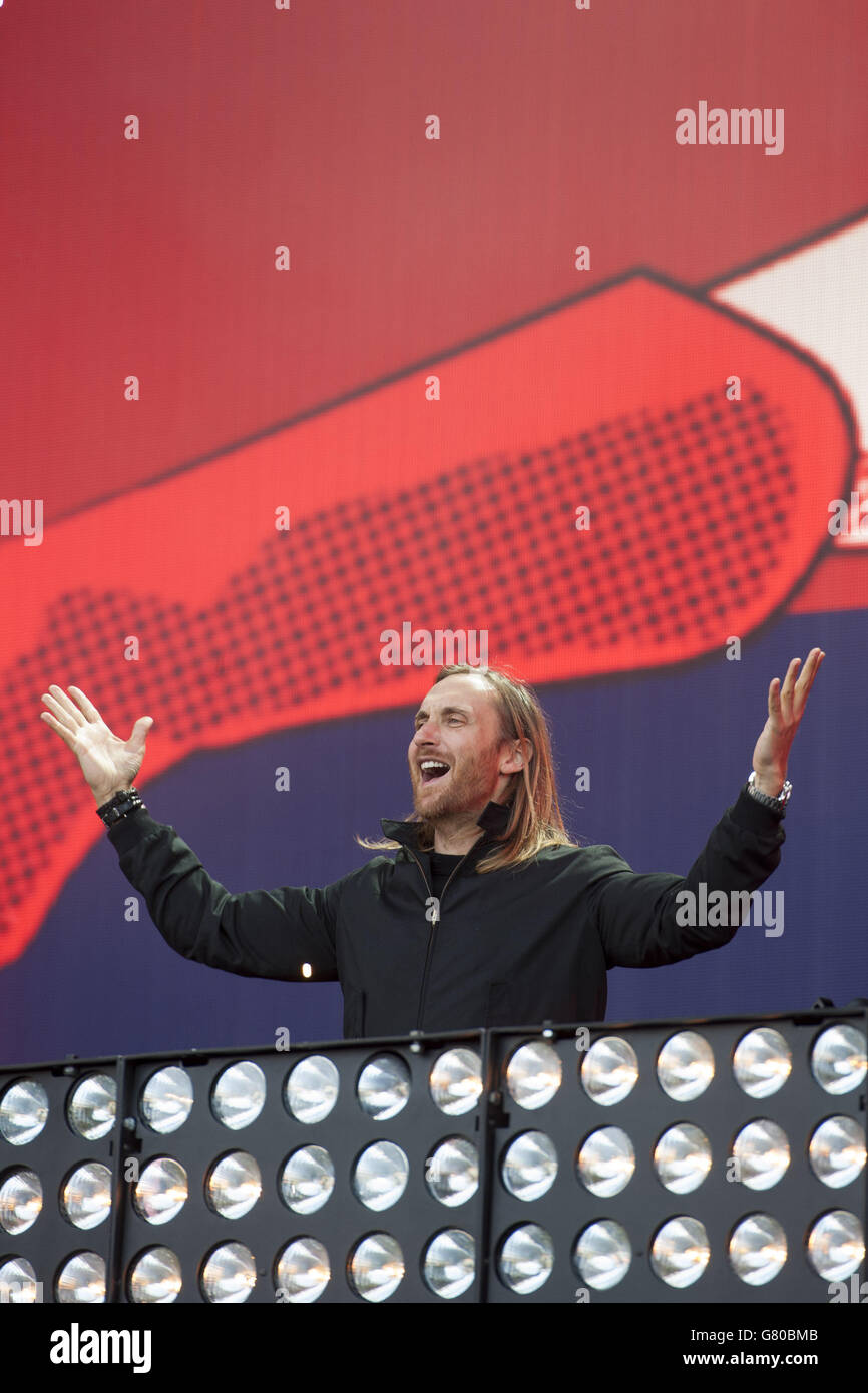 Showbiz bigweekend hi-res stock photography and images - Alamy