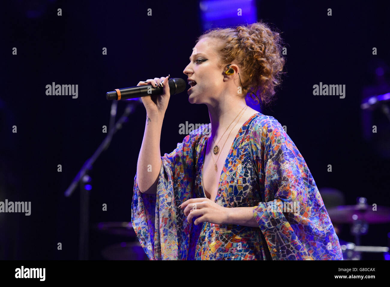 Showbiz bigweekend hi-res stock photography and images - Alamy