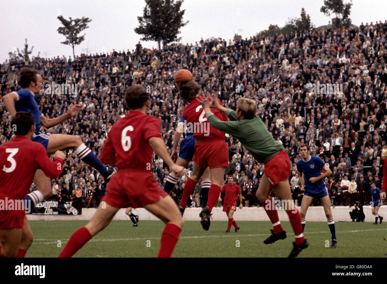 Charlton Athletic's Bob Curtis (2, c) heads the ball clear as ...