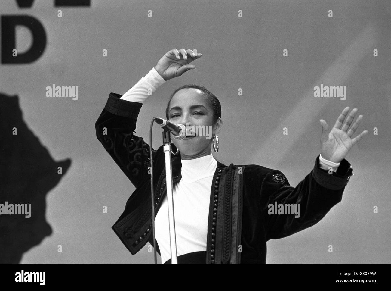 Sade singer hi-res stock photography and images - Alamy