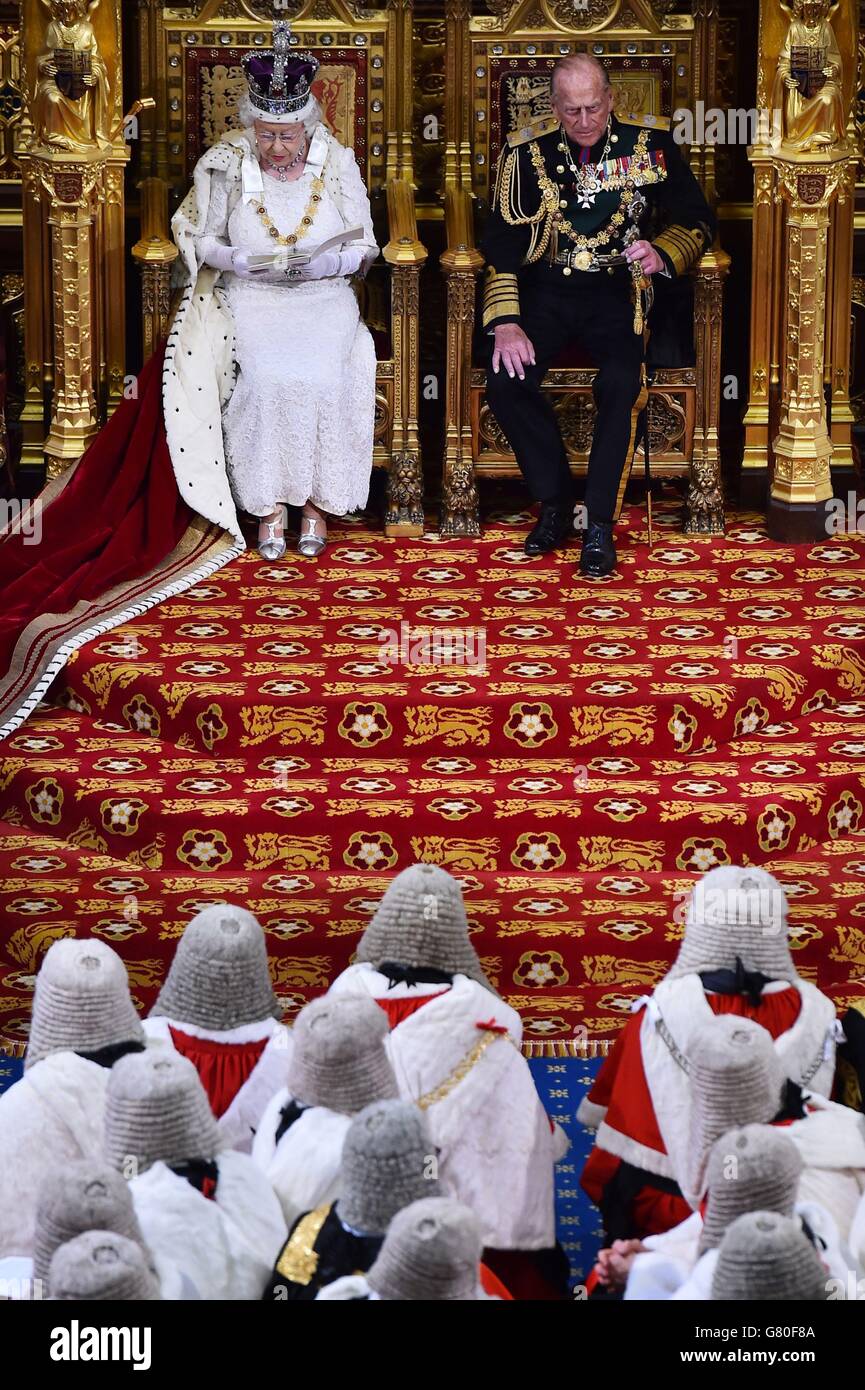 Queen Elizabeth II delivers the Queen's Speech from the throne in the ...