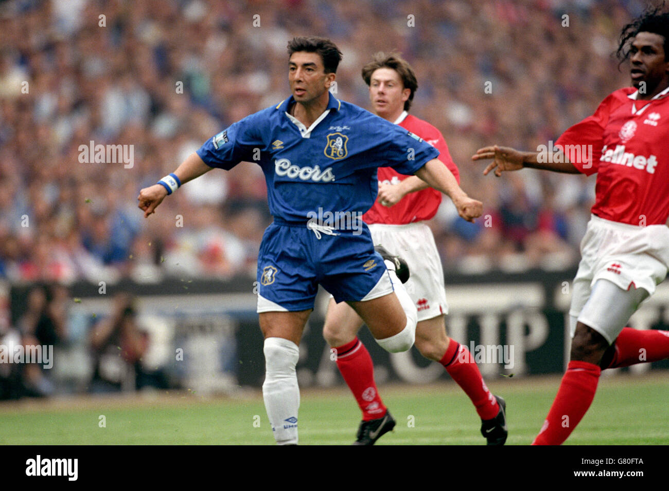 Chelseas roberto di matteo scores hi-res stock photography and images ...