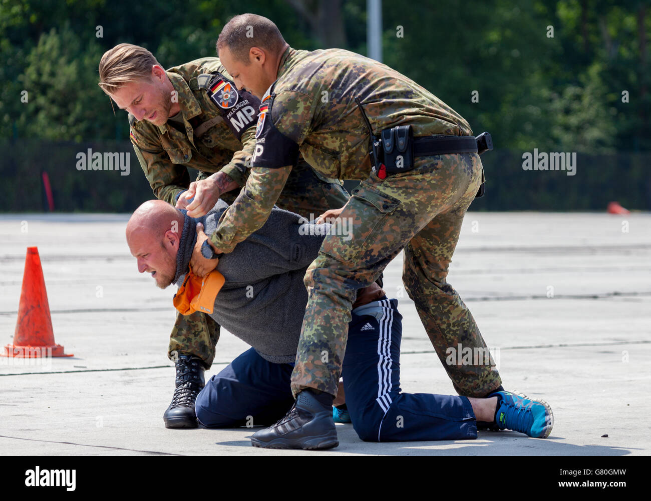 German bundeswehr military police officer hi-res stock photography and ...