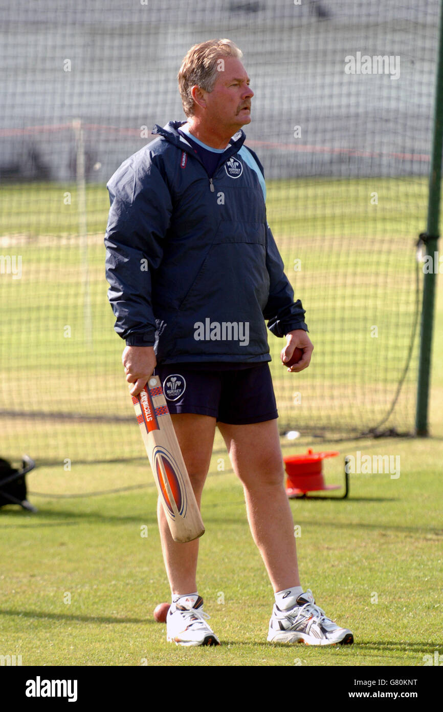 Surreys coach steve rixon takes training hi-res stock photography and ...