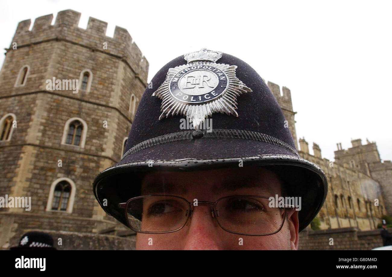 Royal Wedding Security Check - Windsor Castle Stock Photo - Alamy