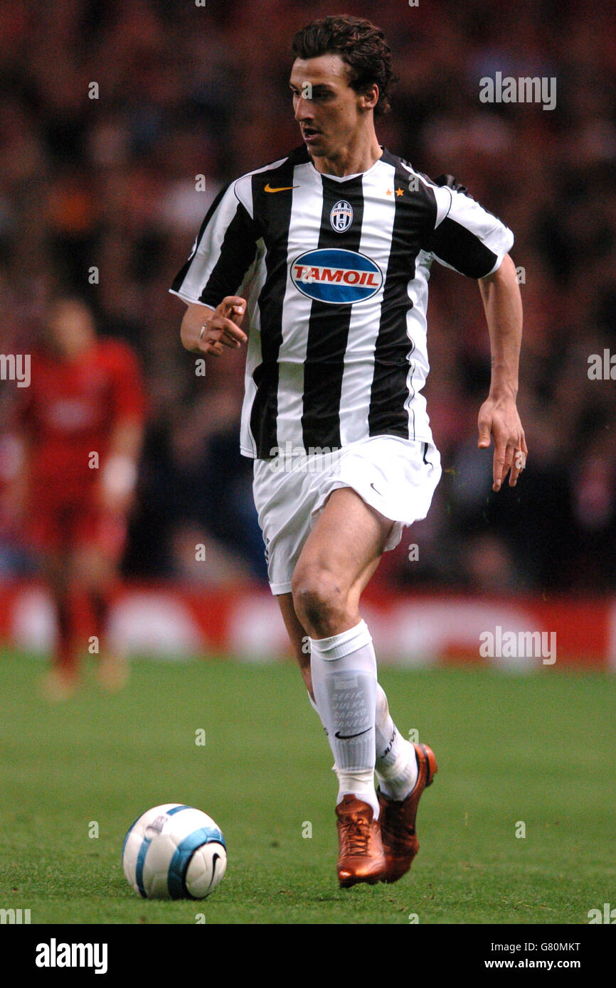 Anfield zlatan ibrahimovic hi-res stock photography and images - Alamy