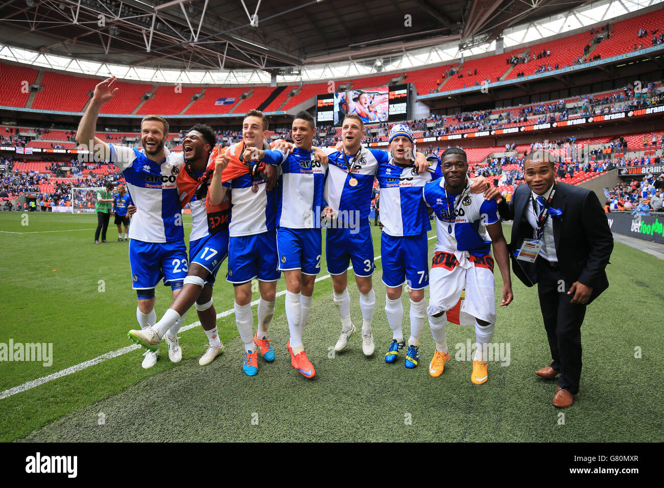 Bristol rovers players celebrate winning the vanarama conference final ...