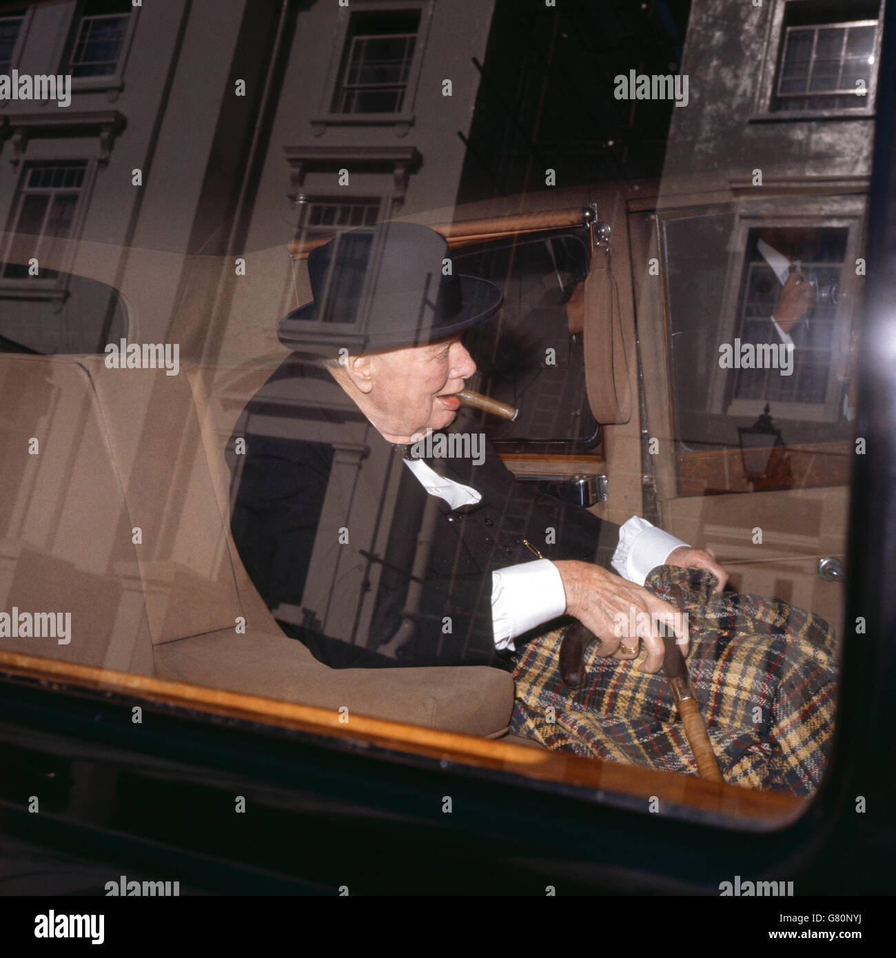 Winston churchill cigar hi-res stock photography and images - Alamy