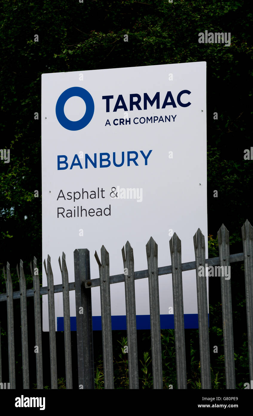Tarmac railway stone terminal sign, Banbury, Oxfordshire, UK Stock ...